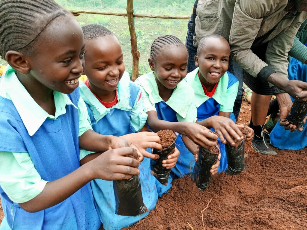 Building Up Communities In Kenya - Team Hope